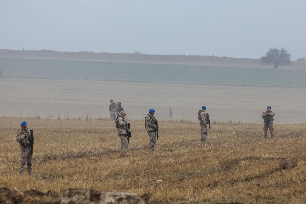 Turki berhasil menemukan kotak hitam dari pesawat jet Libya yang jatuh ...